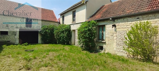 Small farmhouse to renovate, walled garden, beautiful barn