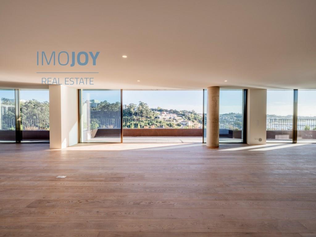 Fantástico Apartamento com 3 Quartos na Marginal do Rio Douro