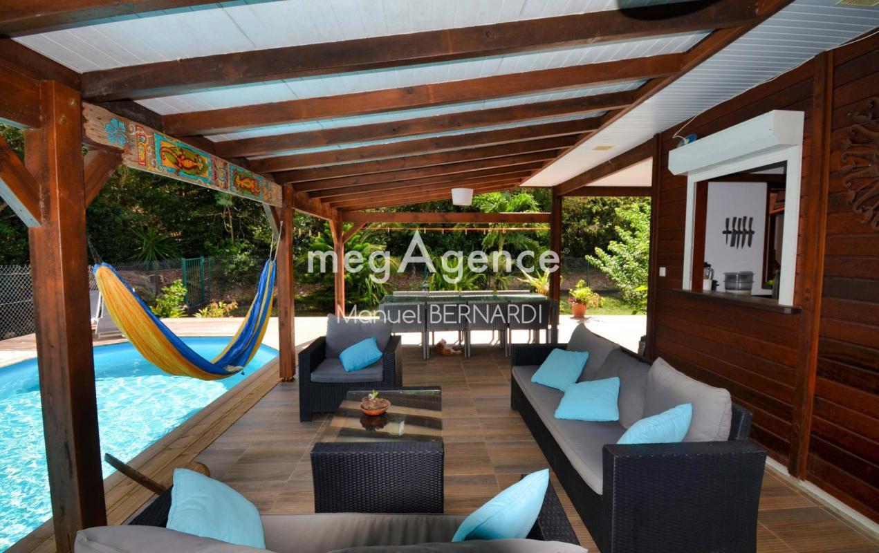 Villa F4 avec piscine et jardin - + 3 Bungalows - Anse des rochers