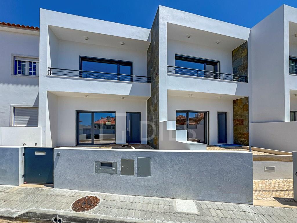 2 bedroom villa with sea view in Ribamar, Ericeira.