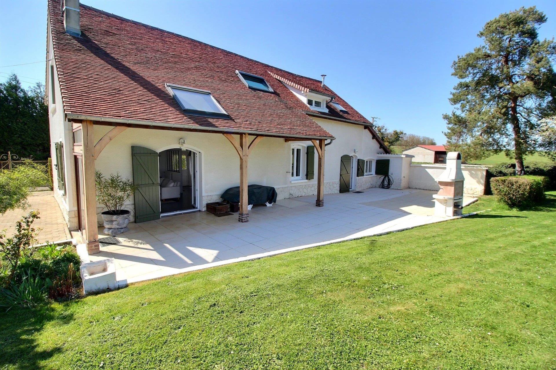 Splendid house in a large property