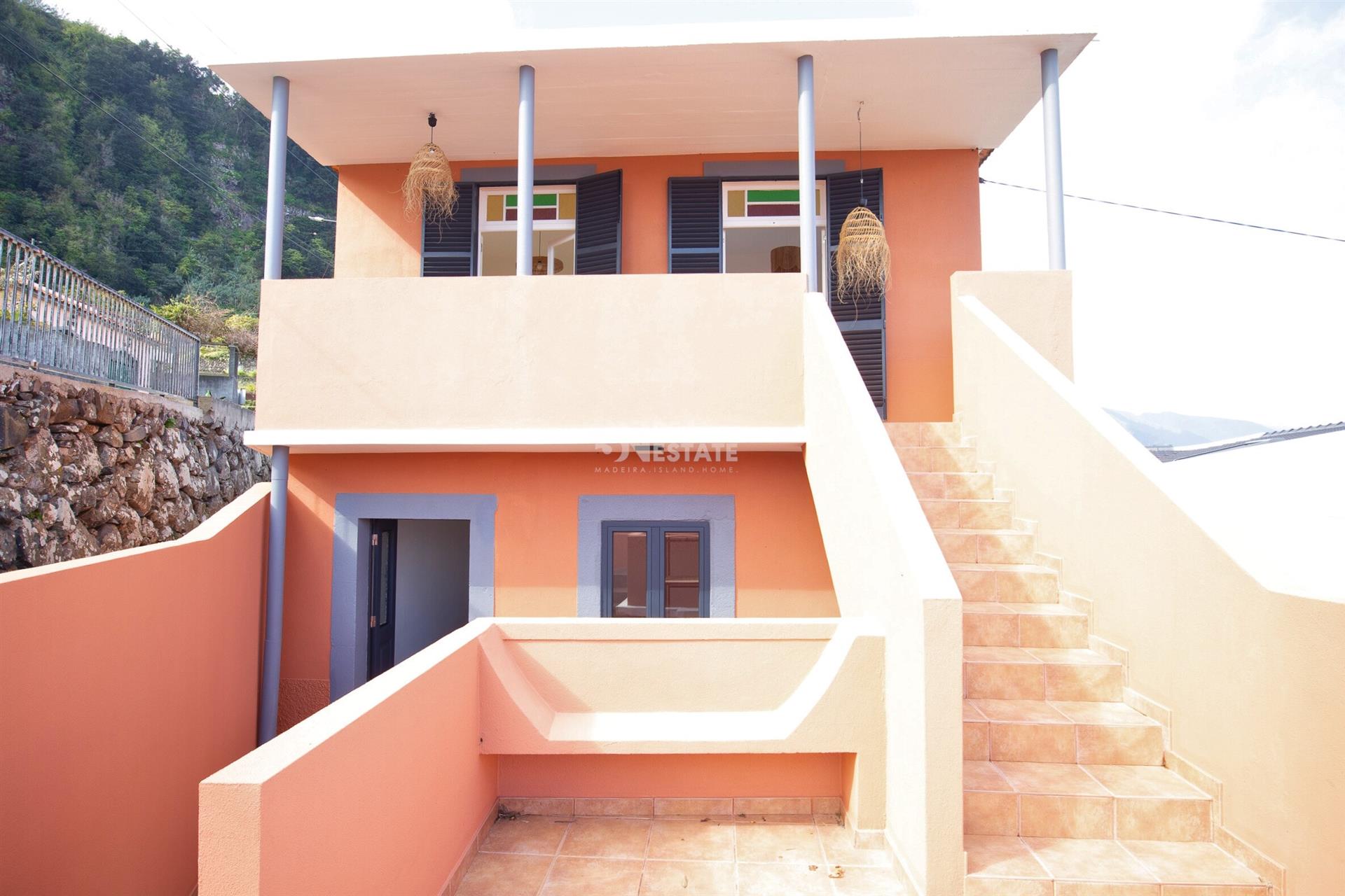 2 Bedroom House | First Line | Sea View