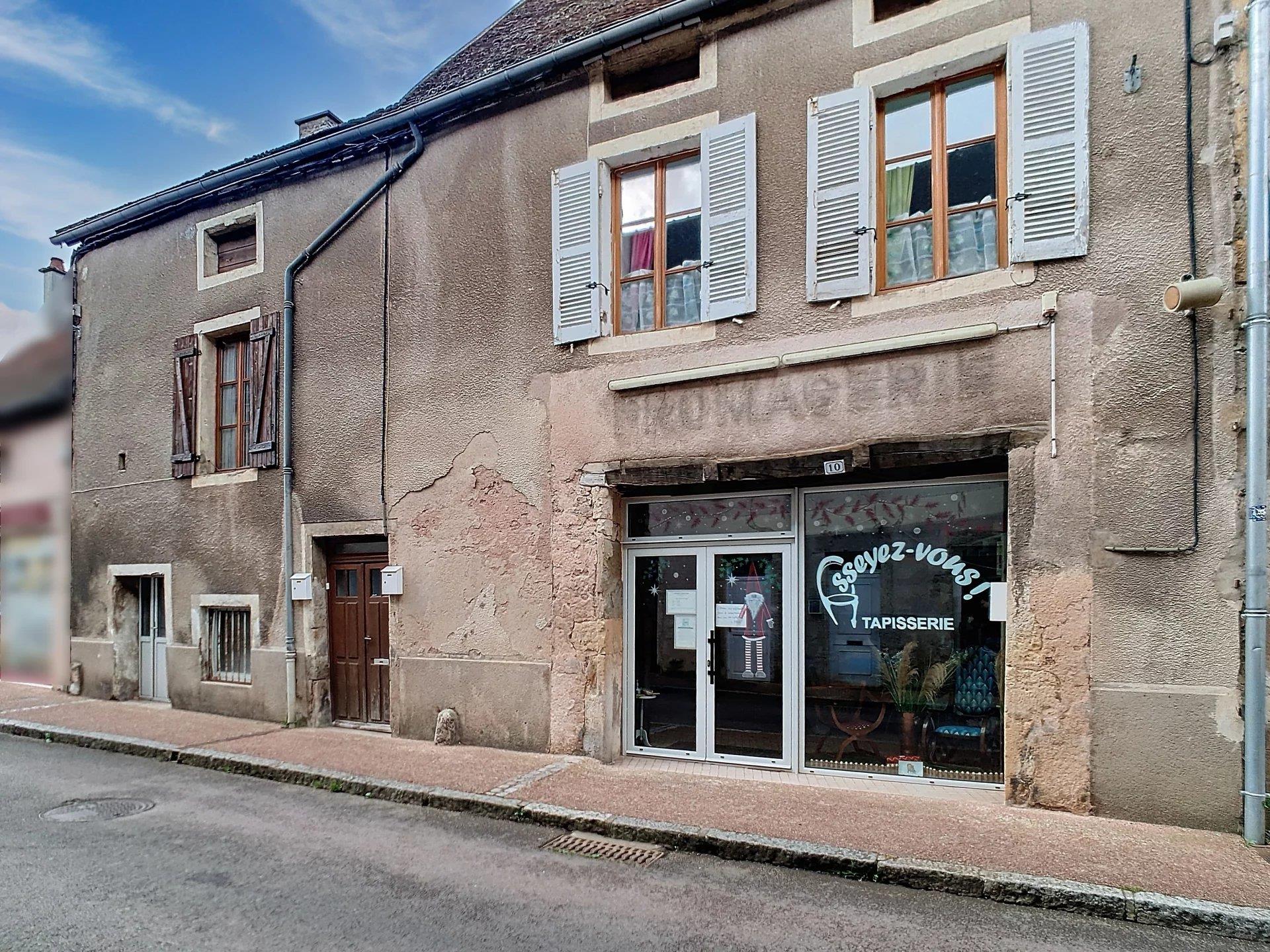 Saulieu : Immeuble avec 2 Appartements et un commerce, Potentiel de ...