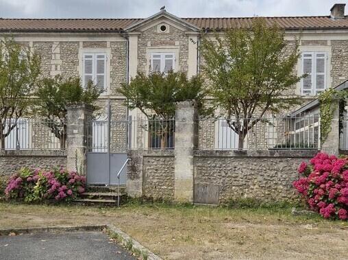 Razac-Sur-L'isle A very beautiful Maison de Maitre in the heart of the ...