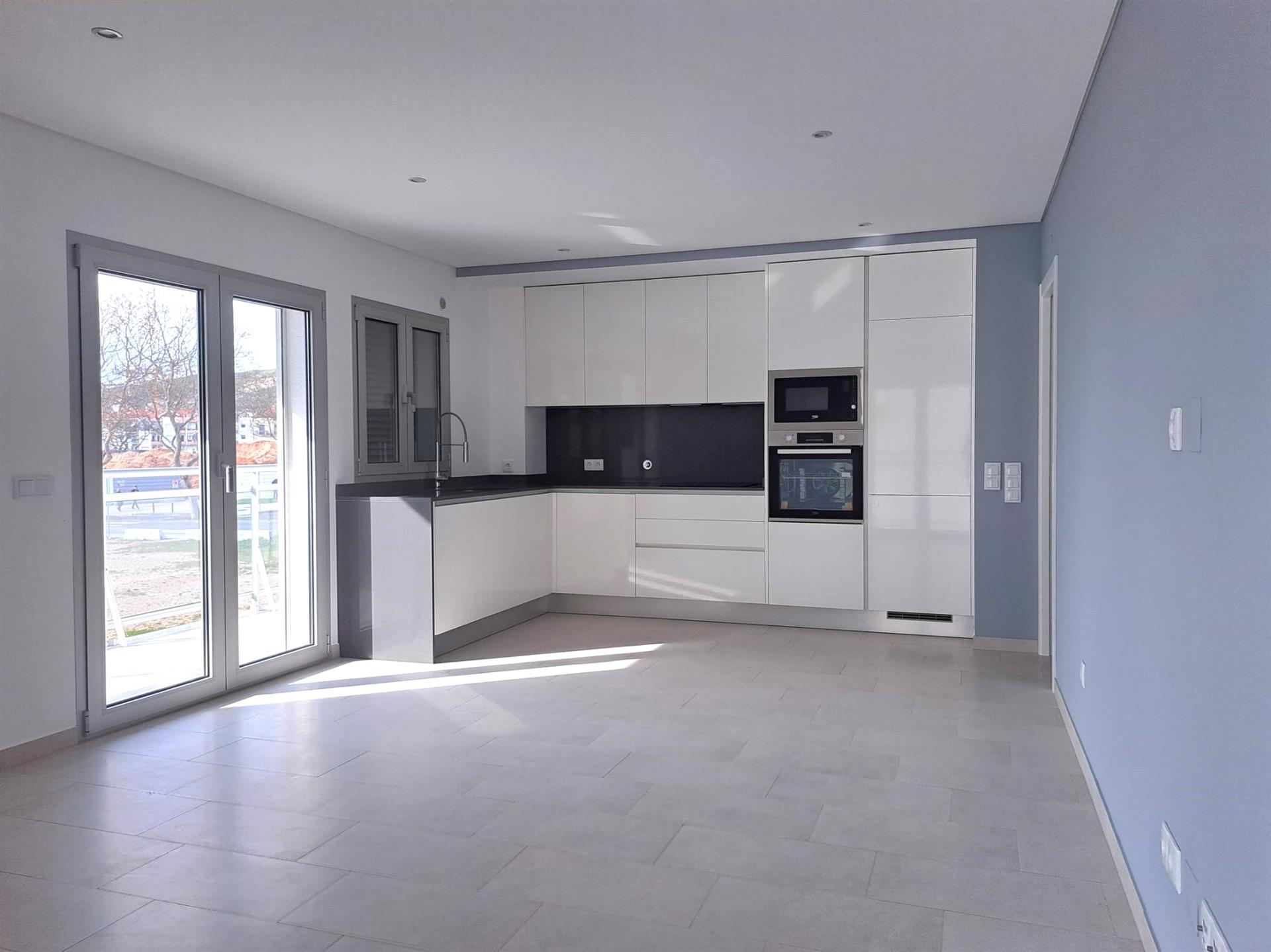 Brand new 3 bedroom flat on the 2nd line of the sea in Nazaré